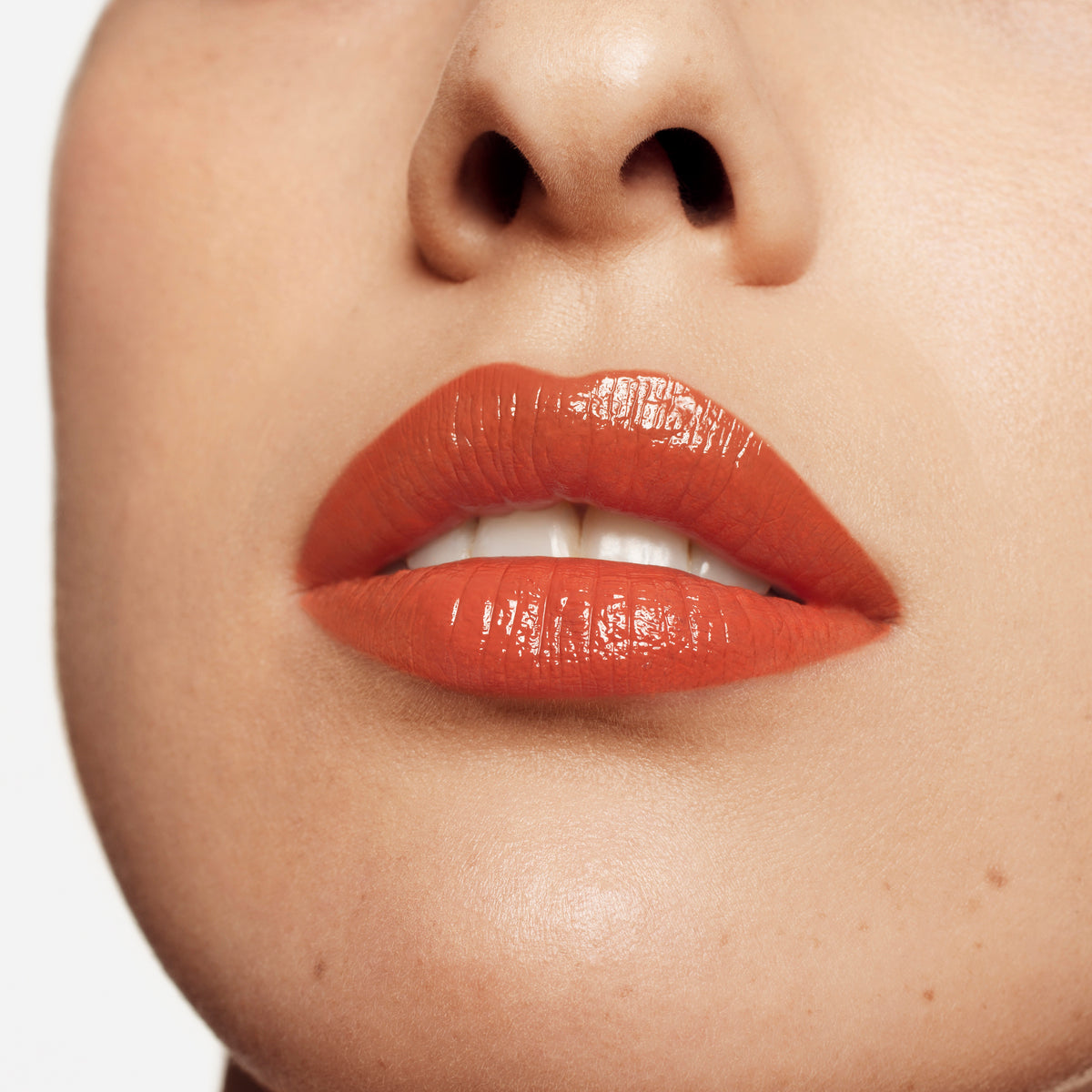 Liquid Lipstick Vinyl Thar Desert 255 | escentials.com